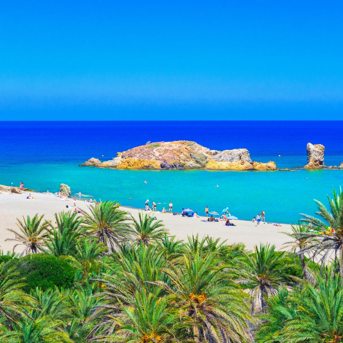 Slik finner du de billigste restplassene til Syden | FINN.no